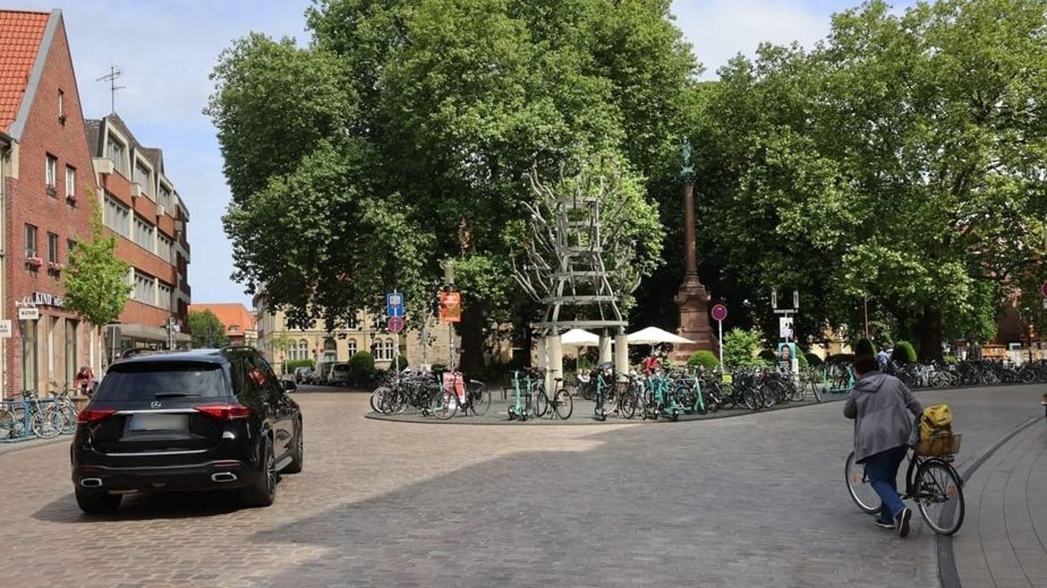 Münster: Wie die Stadt die Zufahrt zum Arkaden-Parkhaus regeln will