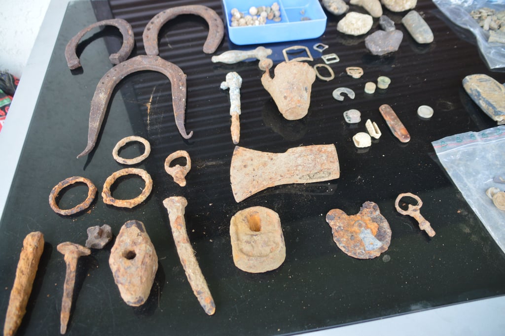 Fotos von den Funden des Sondengängers aus Warburg