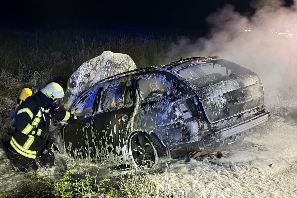 Salzkotten: Auto brennt nach Unfall auf der L776 aus