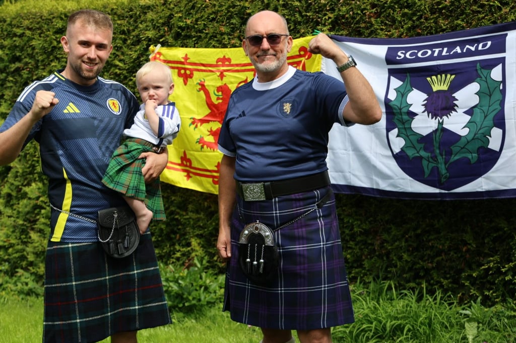 Münster: Sean Crombie fliegt im Schottenrock zum EM-Eröffnungsspiel