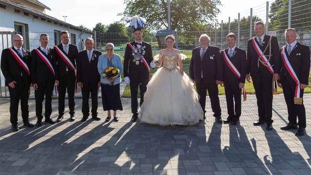 Willebadessen: Schützen in Peckelsheim ehren Jubelkönigspaare