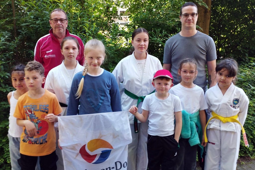 Taekwondo Höxter: Emily Puksec und Kira Lippelt erfolgreich