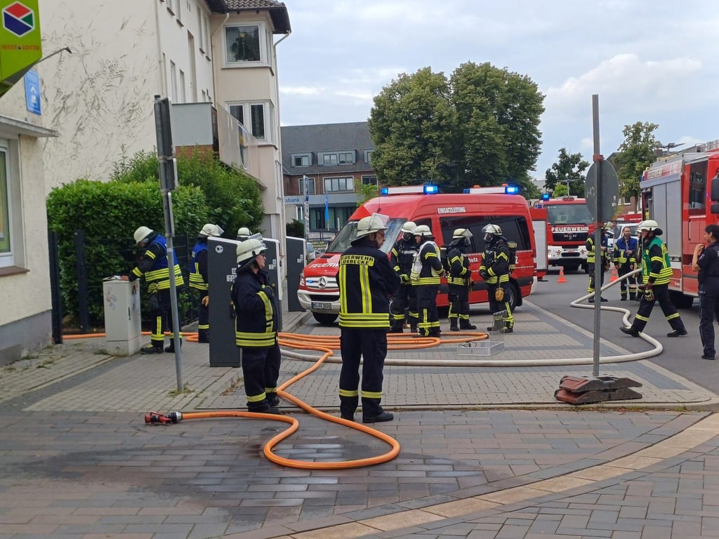 Lübbecke: Großeinsatz am Papendiek - Gas strömt aus Postpaket