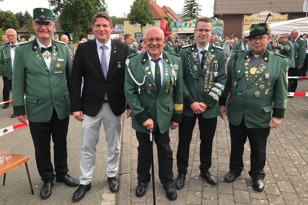 Borgentreich: Werner Conze ist Kaiser des Bezirksverbandes Warburg der ...