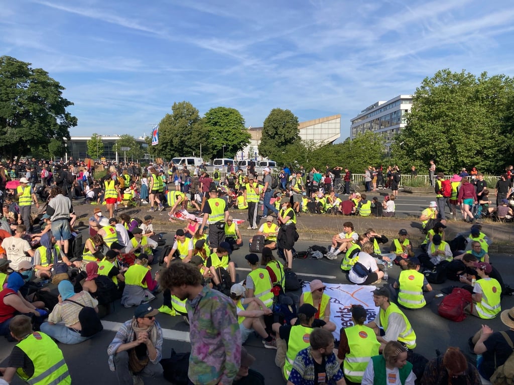 Aktivisten Versuchen Blockade Von Afd Parteitag