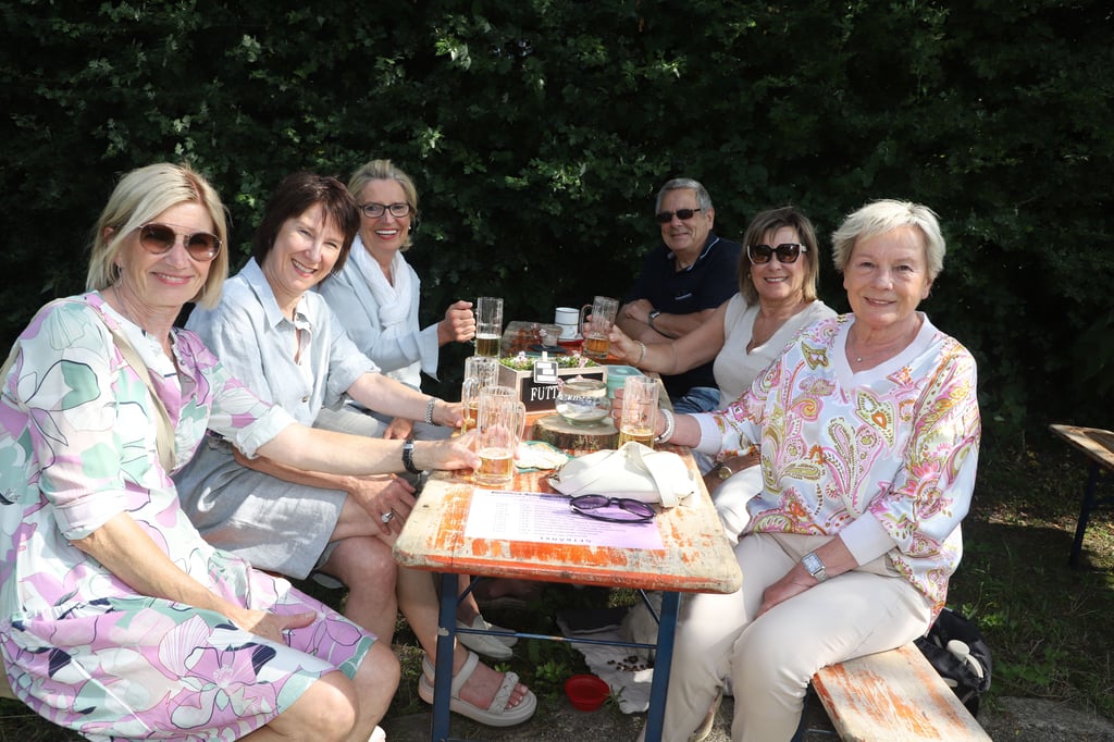 Schloß Holte-Stukenbrock: Biergarten an Ems-Erlebniswelt