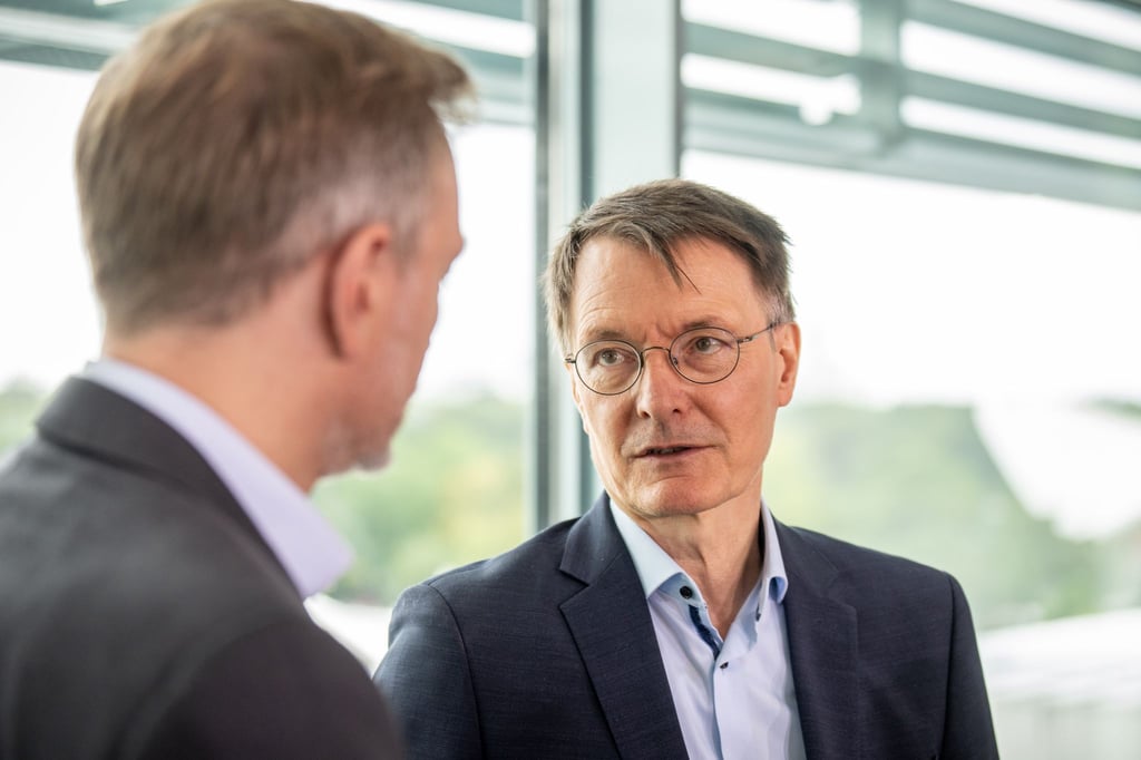 Lauterbach kündigt Konzept für Pflegereform an