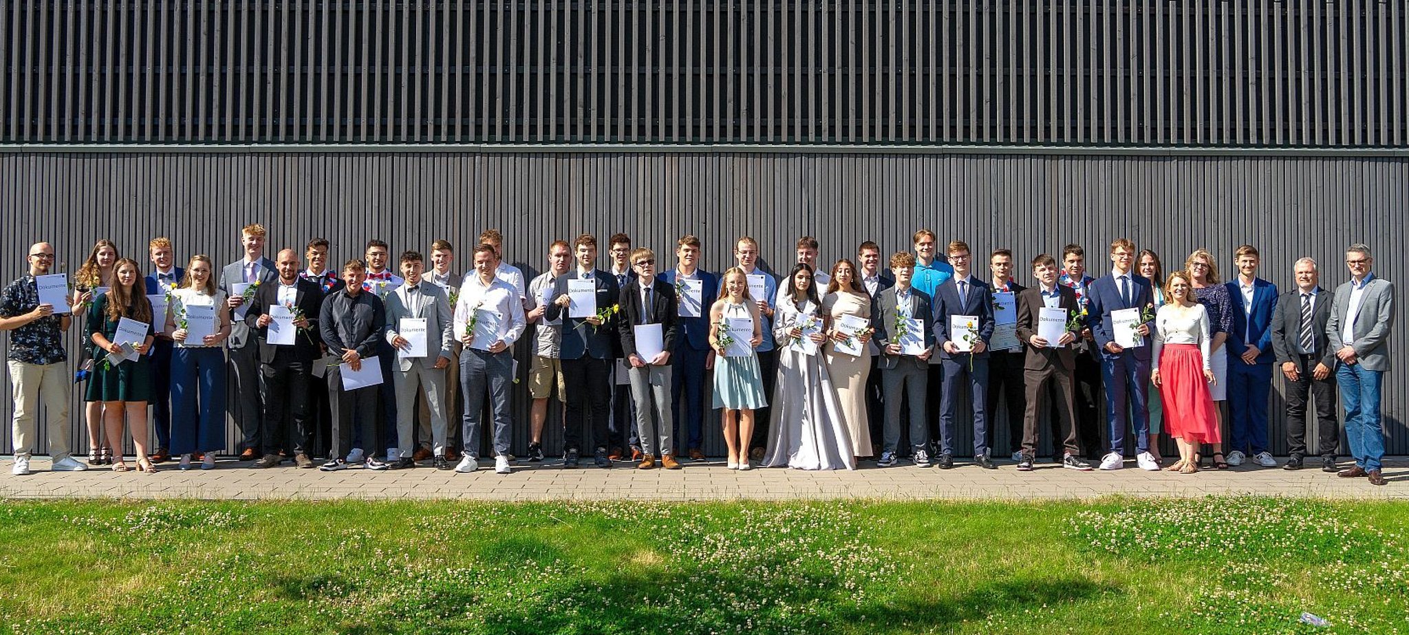 33 Abiturientinnen und Abiturienten steht die Welt offen