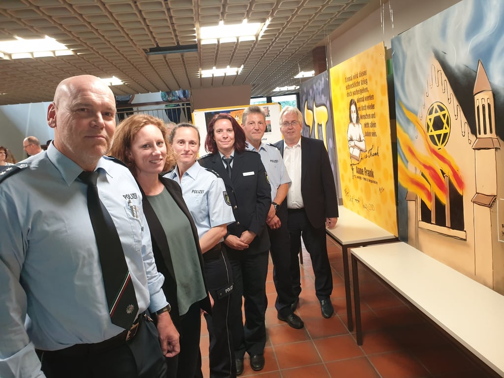 Herford: Ausstellung in Polizeiwache thematisiert Fremdenfeindlichkeit