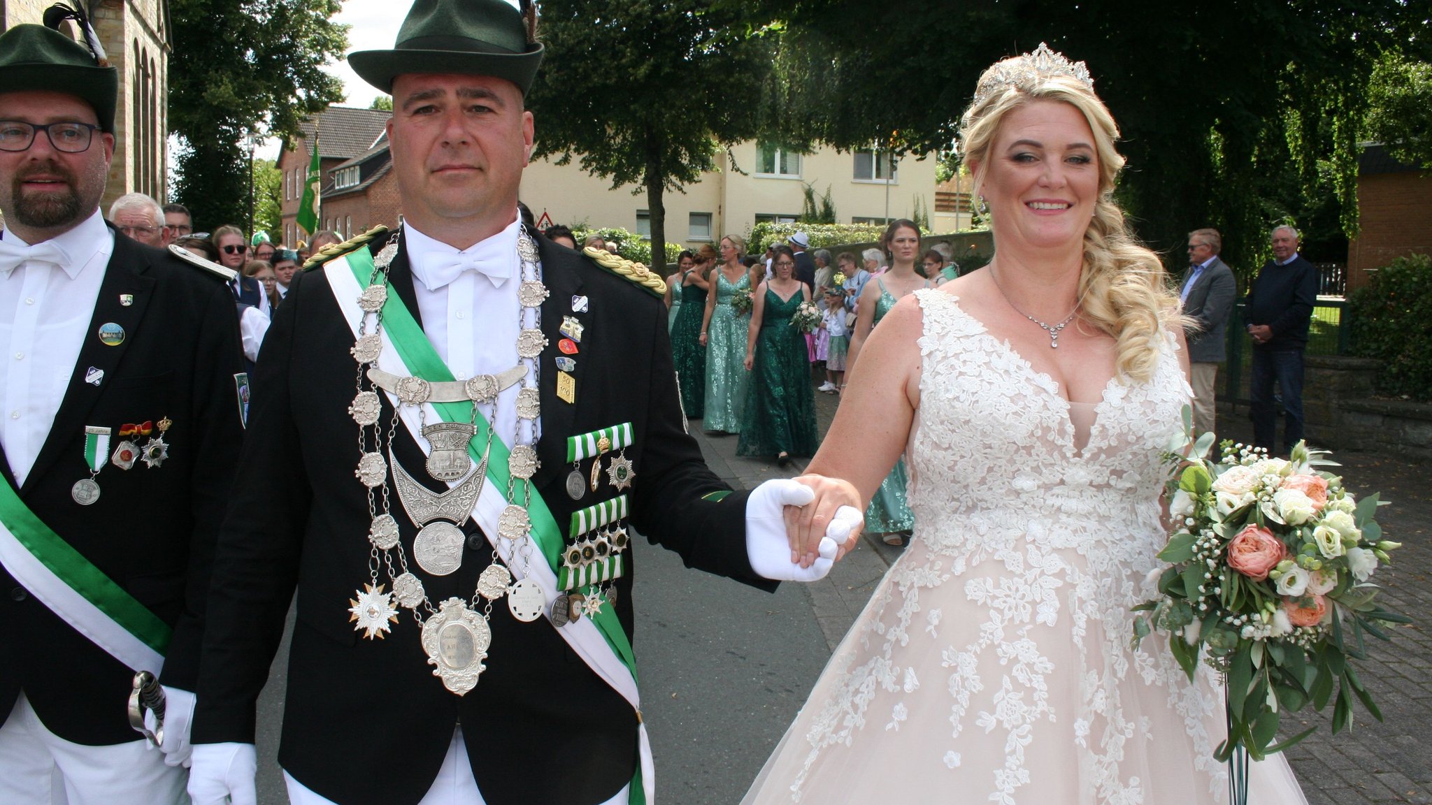 Ahden: Schützenkönigin begeistert in Champagner