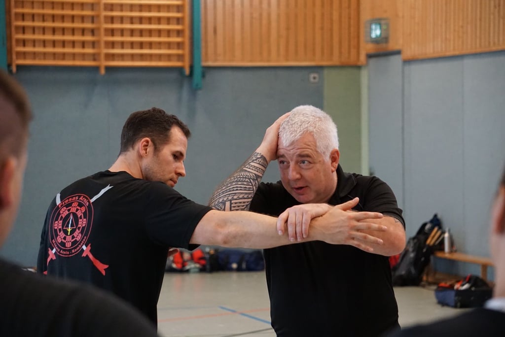 Schloß Holte-Stukenbrock: VfB trainiert mit Großmeister Tim Hartmann