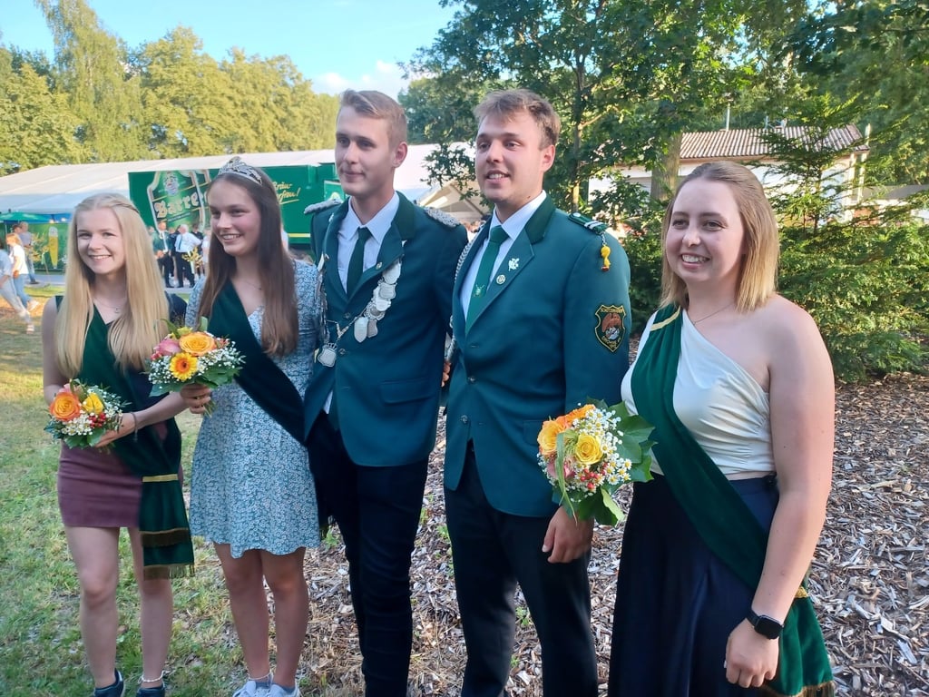 Stemwede: Wer löst Kaiser Rolf Schmidt beim Schützenfest in Drohne ab?