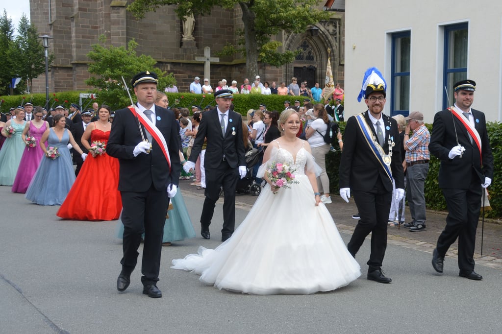 Borgentreich-Lütgeneder feiert Schützenkönig Björn Stiewe