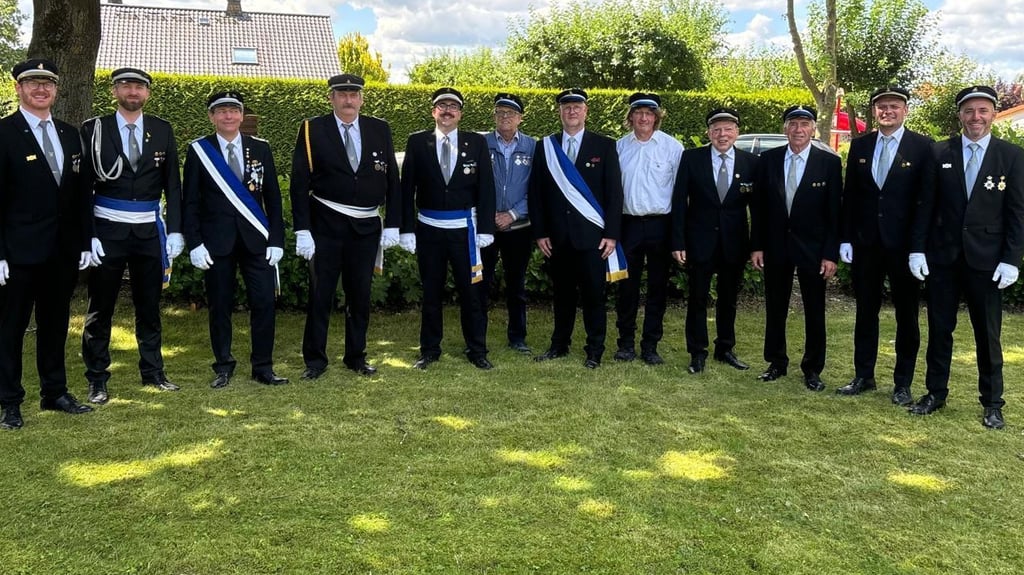 Warburg: Beim Schützenfest in Menne lösen 100 Musiker Saalwette ein