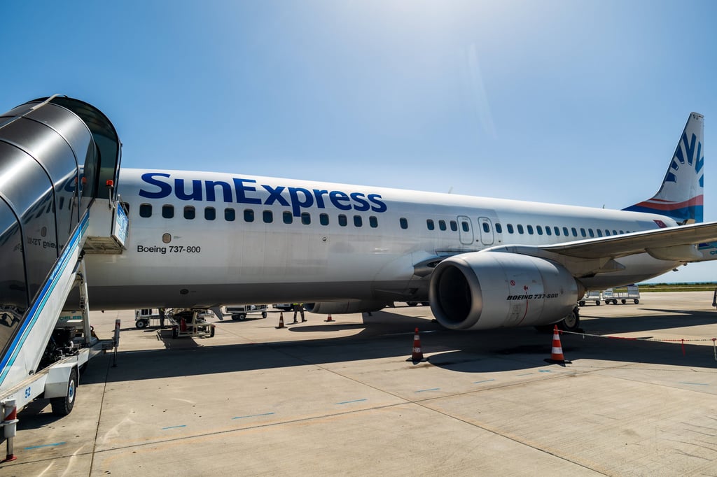 Flugchaos am FMO: 200 Sunexpress-Passagiere für 36 Stunden getrandet