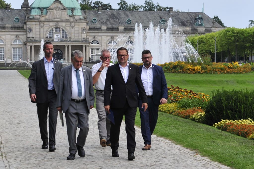 Bad Oeynhausen: NRW-Innenminister Reul diskutiert nach Gewalttat