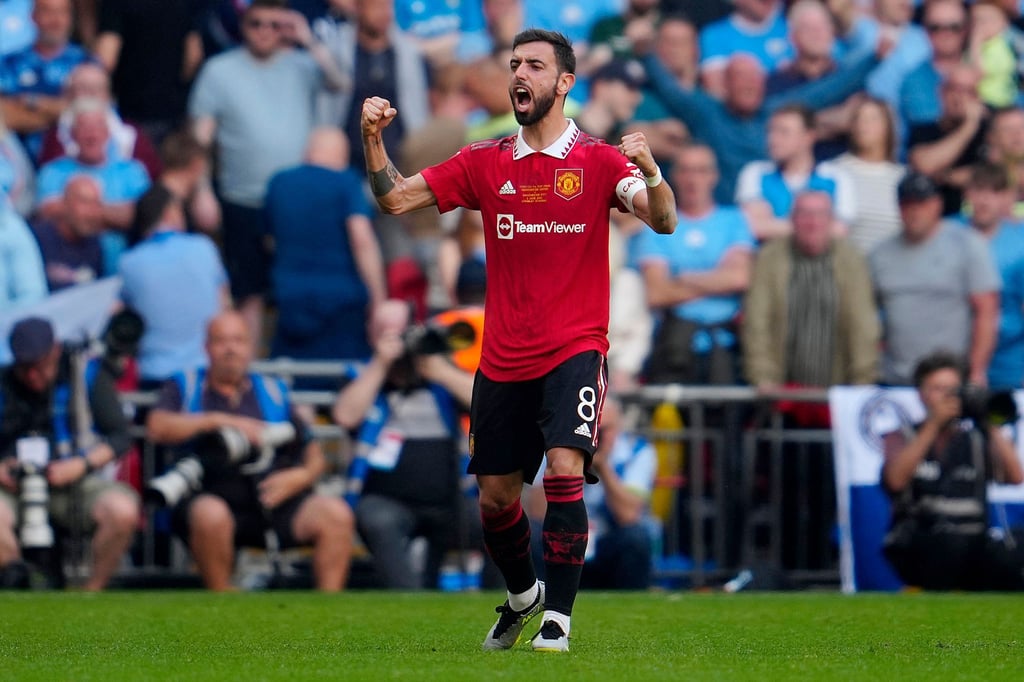 Manchester United verlängert mit Kapitän Fernandes