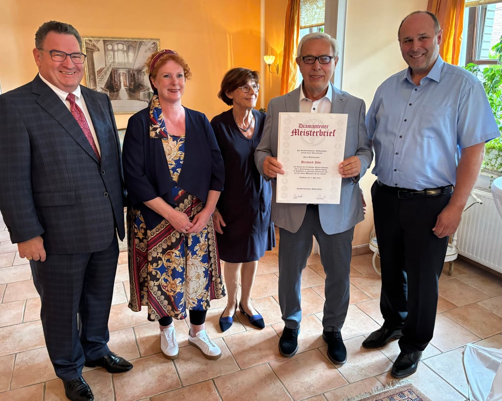 Hövelhof: Diamantener Meisterbrief für Bernhard Jüde