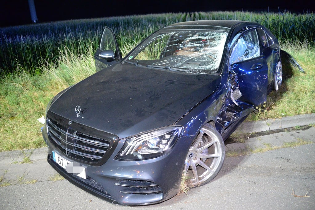 Fotos: Reifenplatzer auf der A2 bei Gütersloh: Frau lebensgefährlich verletzt