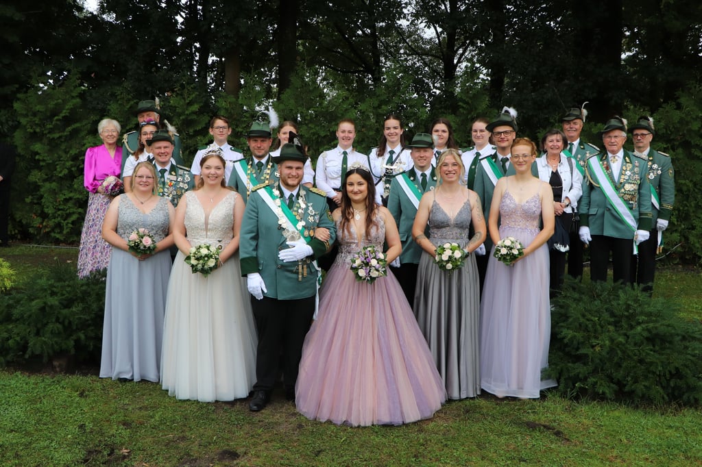 Schloß Holte-Stukenbrock: Charmante Königin gekrönt