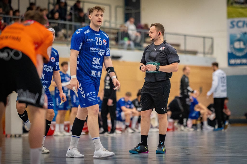 Paderborn: Kinderkrankenpfleger pfeift Handball-Benefizspiel