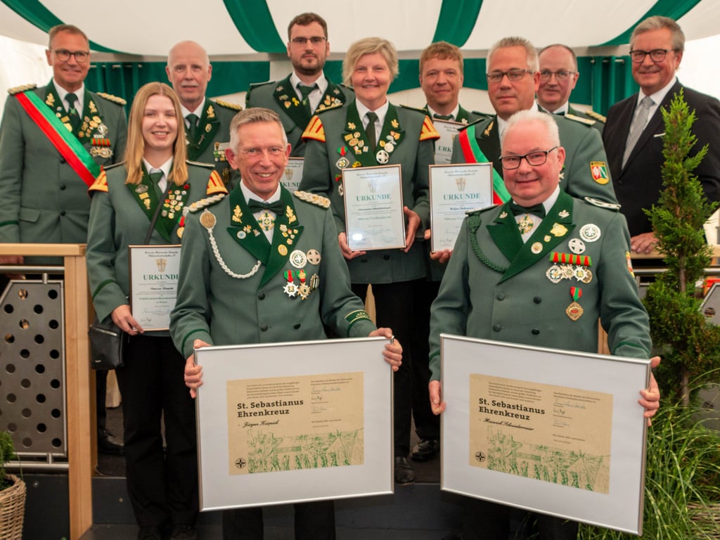 Paderborn: Zahlreiche Schützen aus Sande geehrt