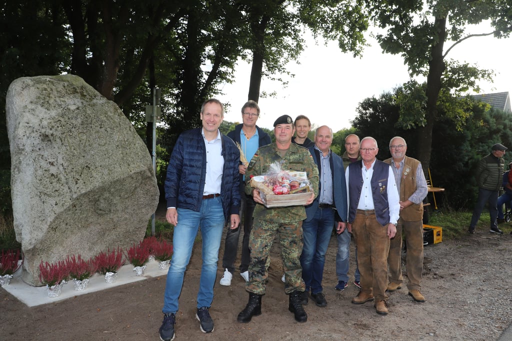 Schloß Holte-Stukenbrock: Glückstein feierlich eingeweiht