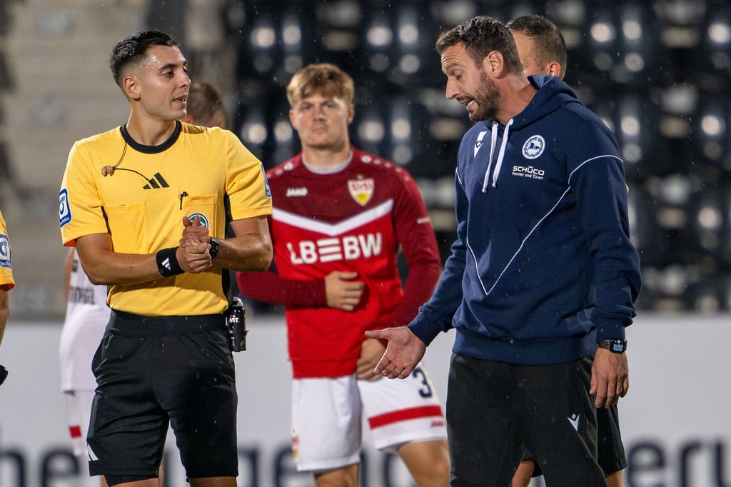 Arminia Bielefeld: Trainer Kniat erklärt seinen Schiedsrichter-Ärger