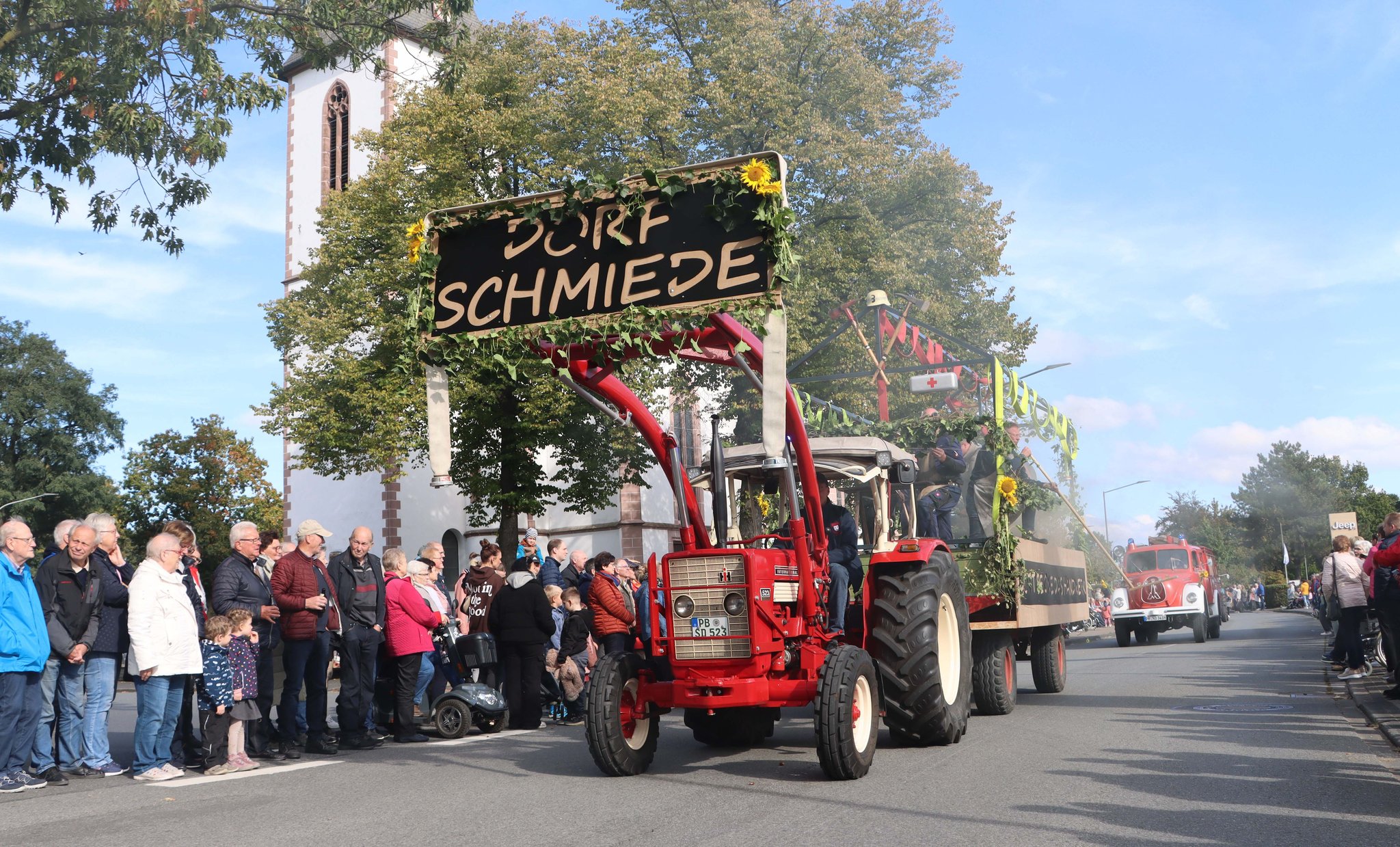Delbrück: Bauernregeln marschieren beim Erntedankzug durch Westenholz