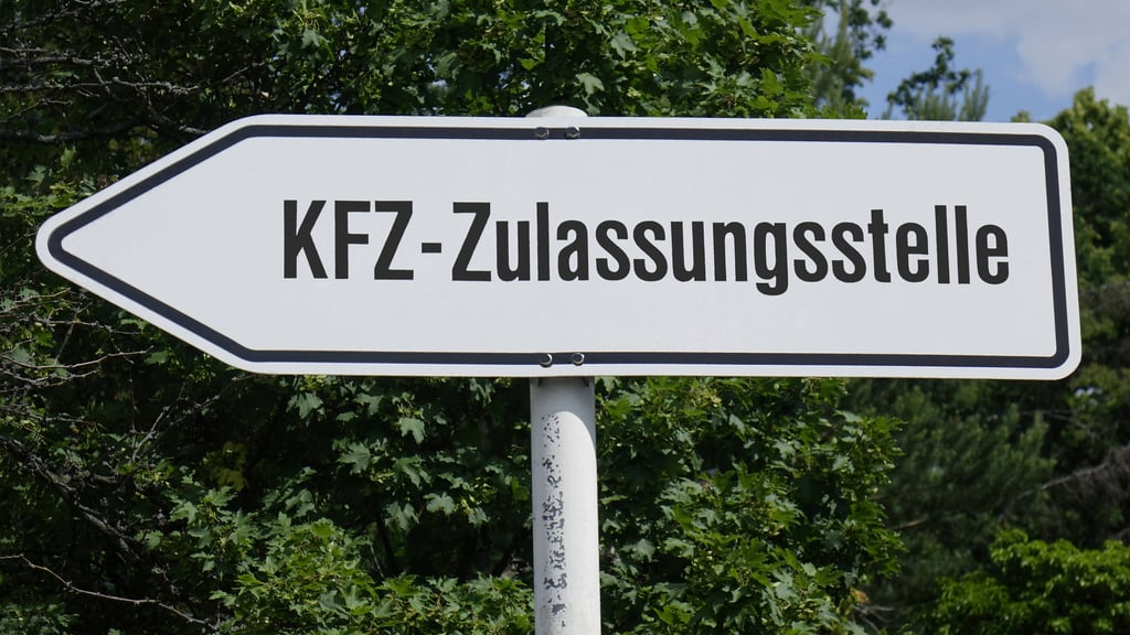 Münster: Autobranche beklagt Stau an der Kfz-Zulassungsstelle