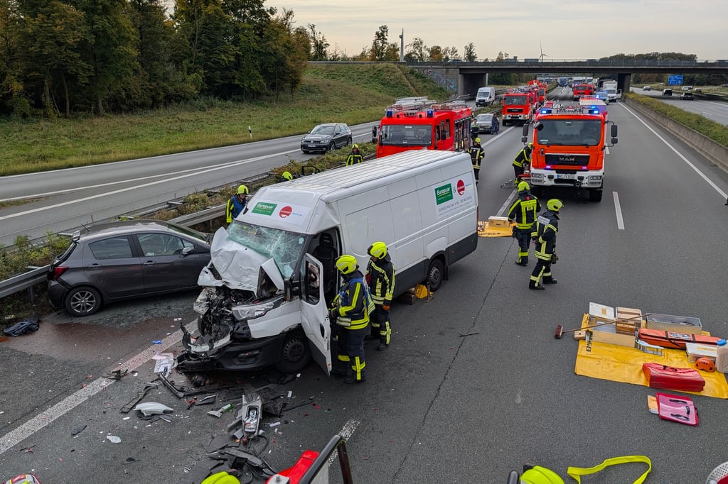 Münster: Mehrere Personen nach schwerem Unfall auf A1 eingeklemmt