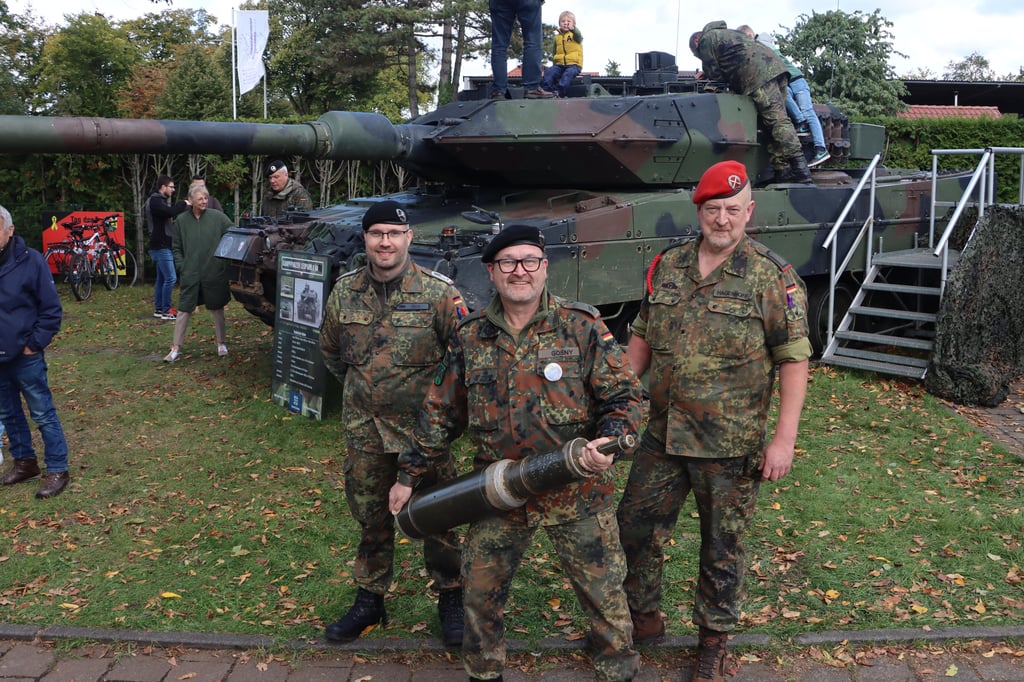 Delbrück: Mehr als 80 Fahrzeuge bei Militärfahrzeugtreffen in Boke