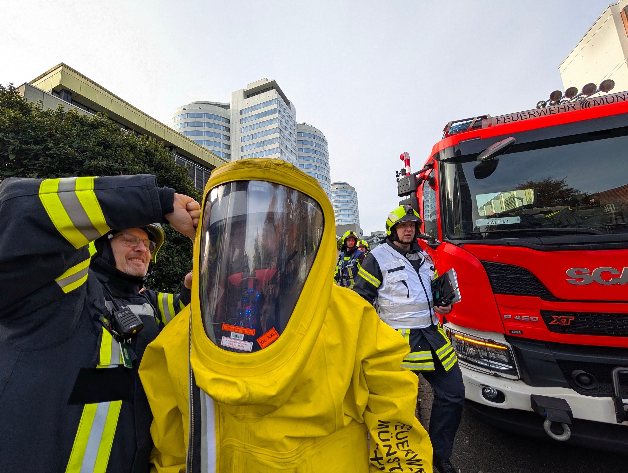 Strahlenunfall am Uniklinikum: Feuerwehren üben für den Ernstfall Strahlenunfall am Uniklinikum: Feuerwehren üben für den Ernstfall