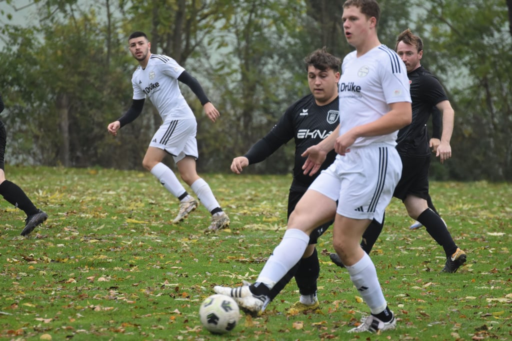 Fußball B-Liga 1: Eversen kämpft sich zum Derbysieg