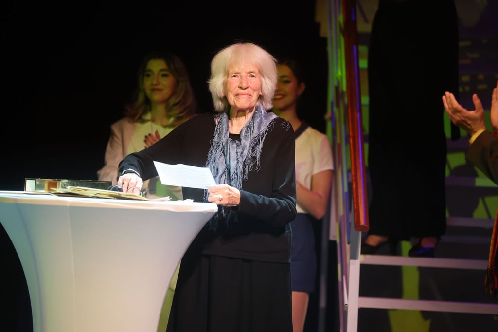 Nele Hertling beim Deutschen Theaterpreis «Faust» geehrt