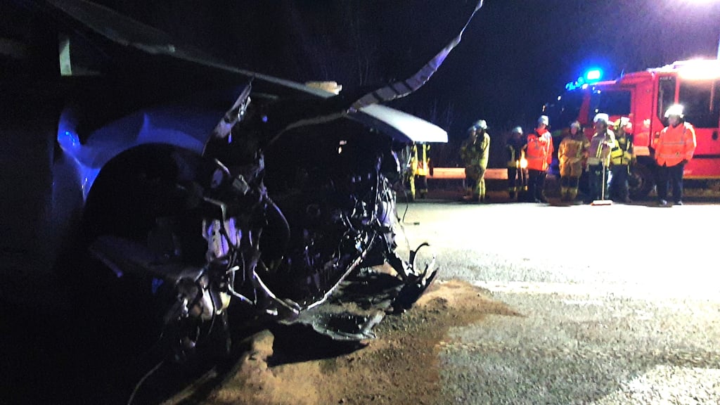 Höxter: Zwei Verletzte bei Unfall auf B239 bei Nieheim-Sommersell