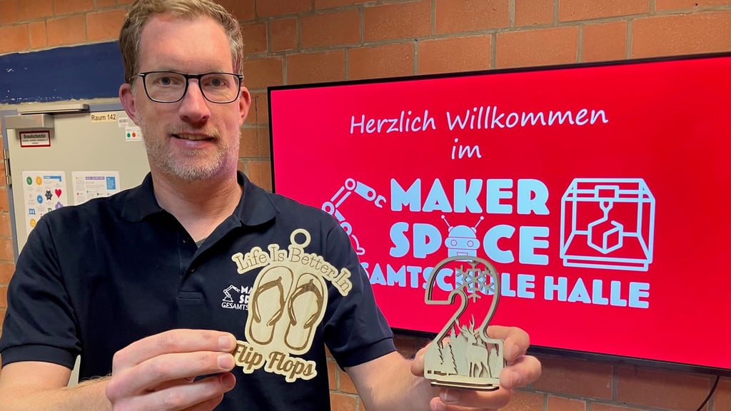 Laser-Drucker und Roboter im "Makerspace" der Gesamtschule Halle