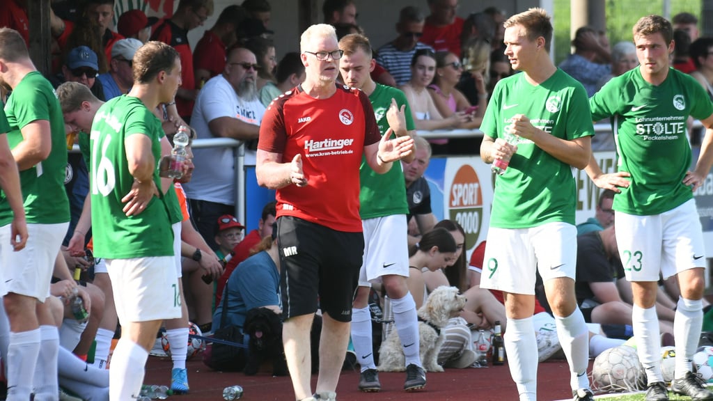 Fußball: Peckelsheims Trainer Matthias Rebmann im Gespräch