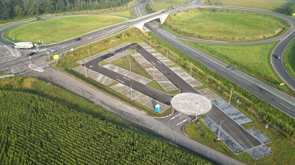 Neuer Mitfahrerparkplatz an der B67 ist freigegeben