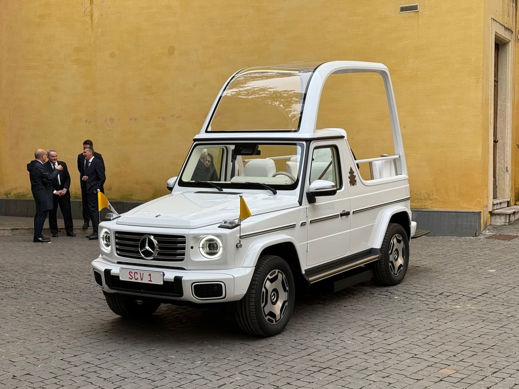 Papa mit neuem Mobil: Franziskus fährt jetzt voll Elektro