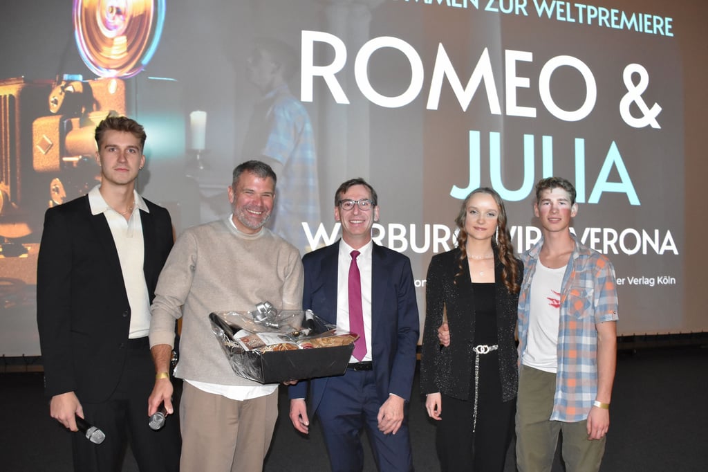 Warburg: Weltpremiere von „Romeo und Julia“ im Cineplex-Kino gefeiert