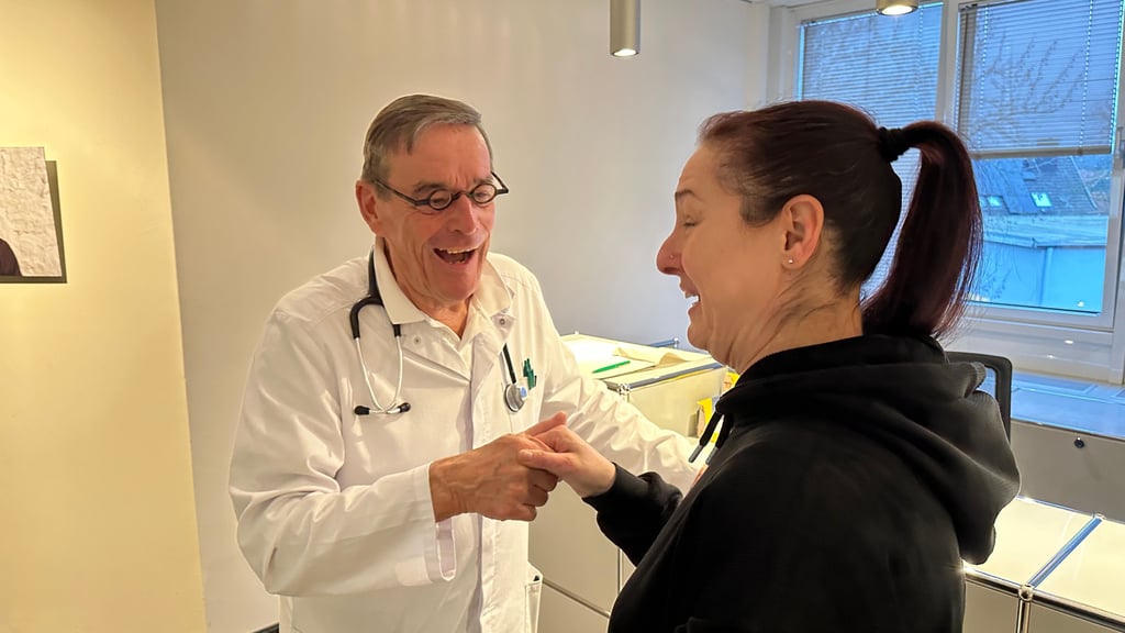 Mit 77 Jahren: Arzt aus Steinfurt steht noch täglich in der Praxis