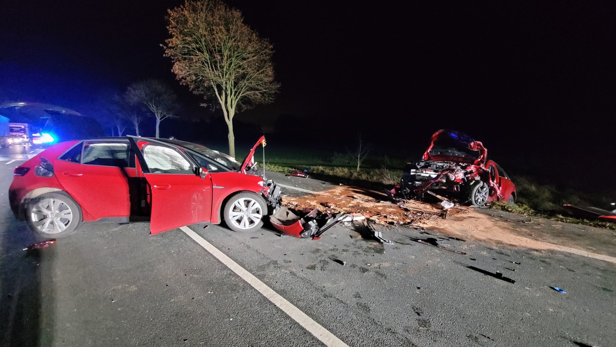 Paderborn-Sande: Zwei Schwerverletzte bei Unfall auf der B64