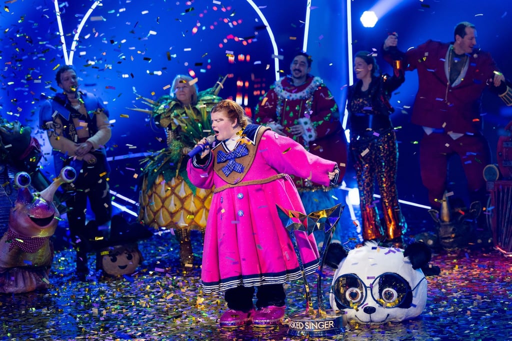 Pokal für den Panda: Sängerin Loi gewinnt «Masked Singer»