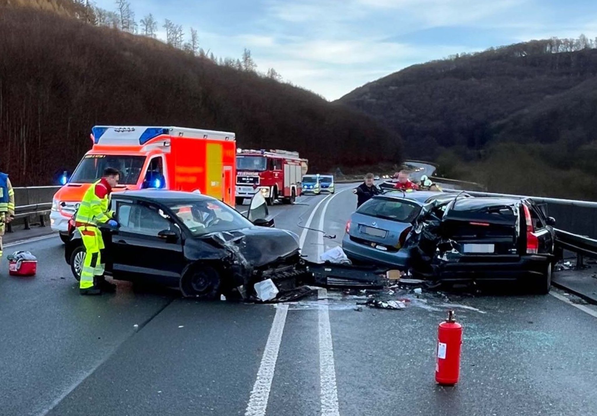 Schlangen: Tödlicher Unfall auf glatter Bundesstraße 1