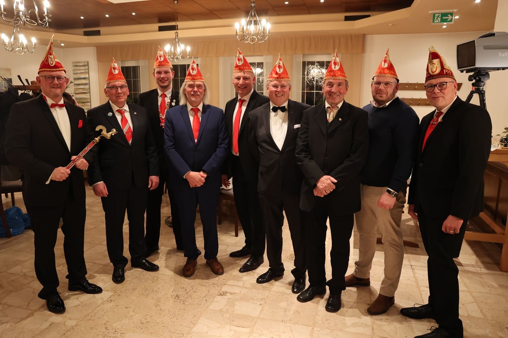 PPP begrüßt seine „Glorreichen Sieben“