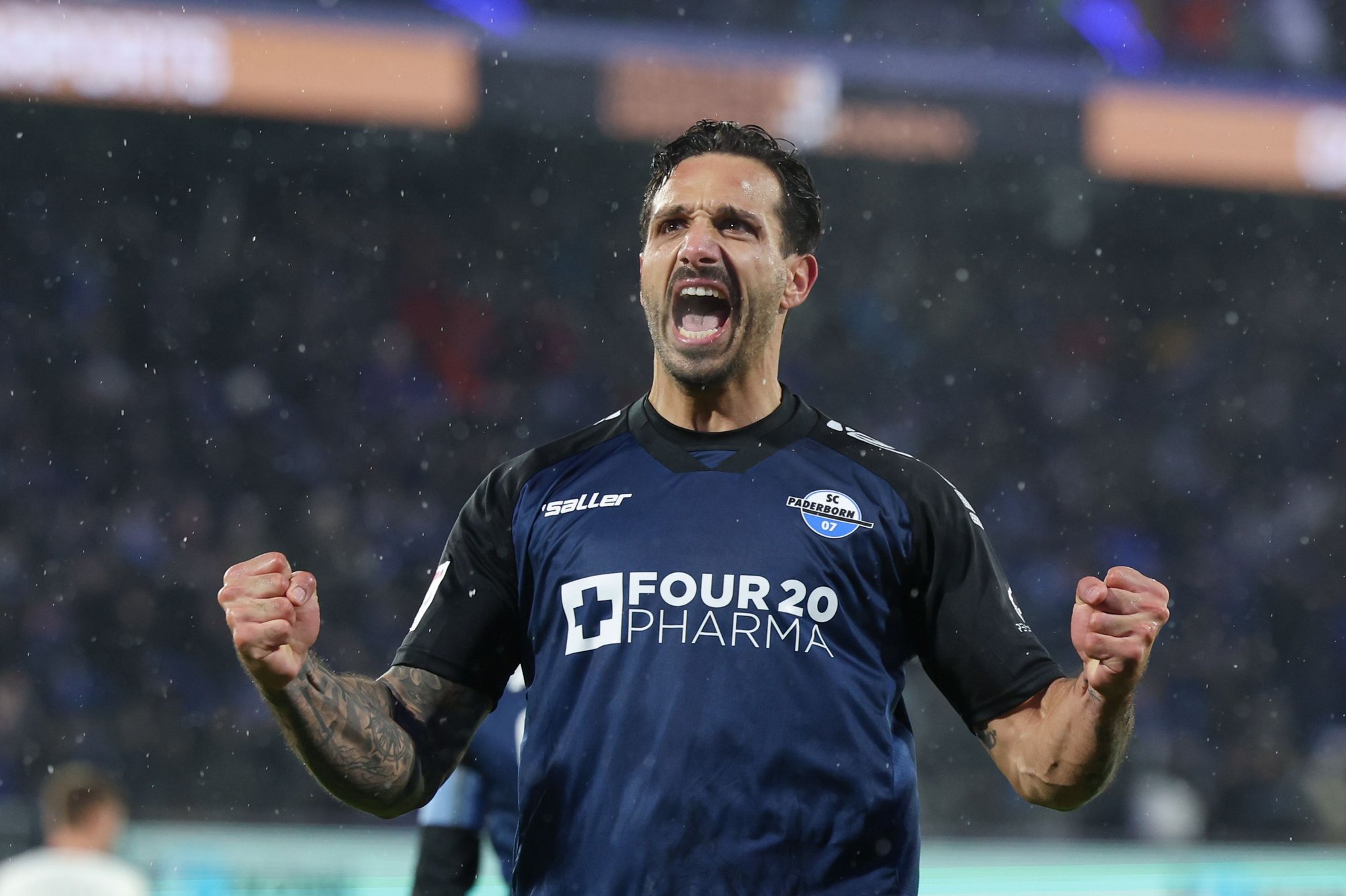 SC Paderborn 07: Oldie Adriano Grimaldi ist der Herr der Lüfte