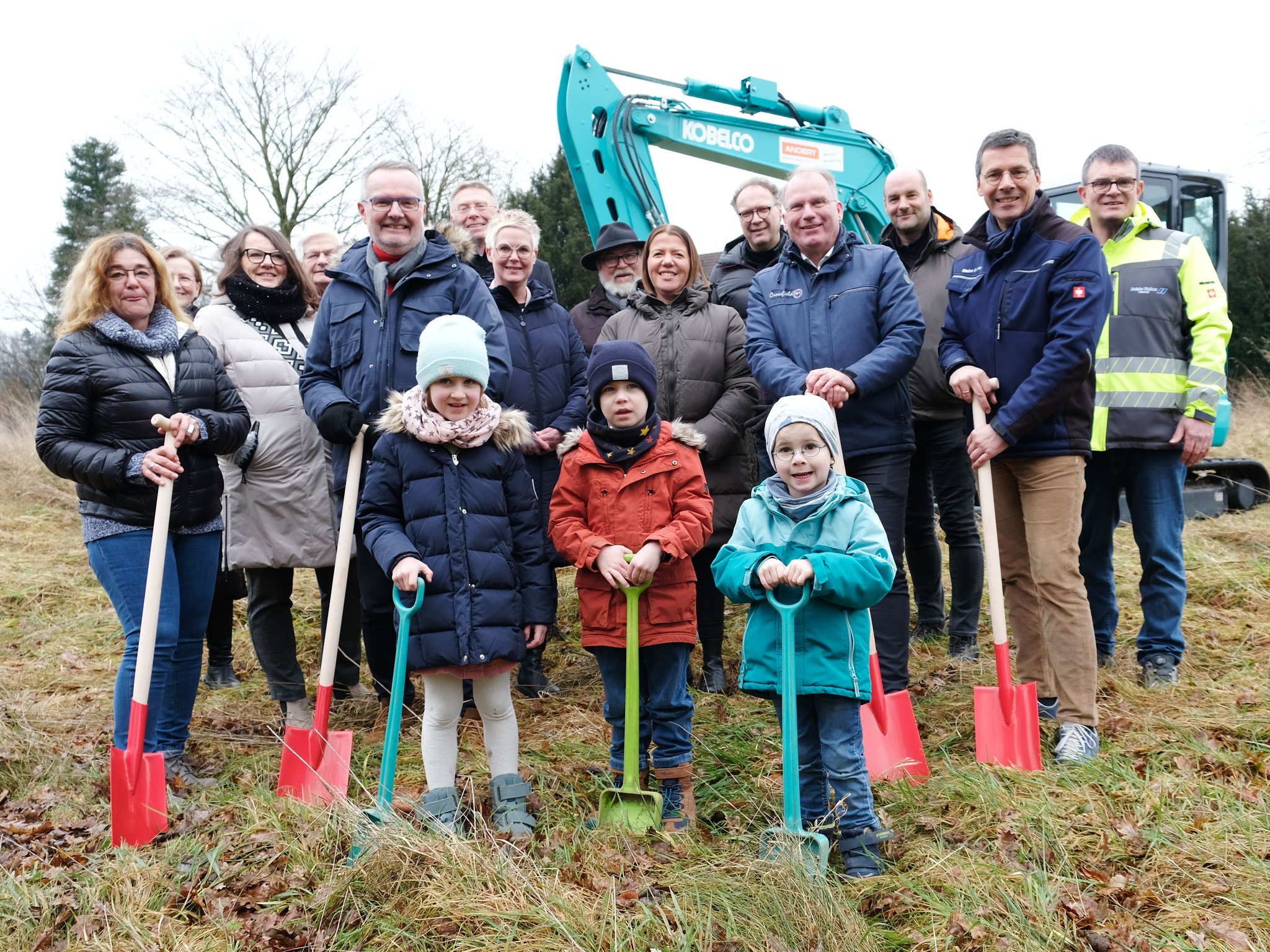Hiddenhausen: Erster Spatenstich für Kita-Neubau in Sundern