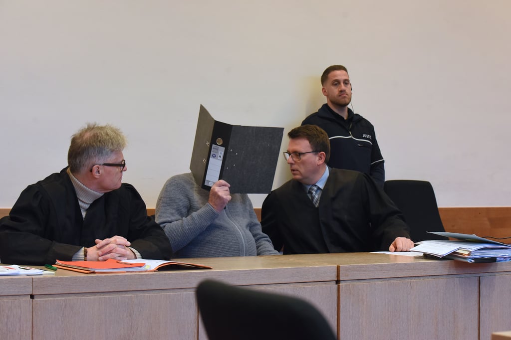 Lemgo/Detmold: Arzt will seine 99 Jahre alte Mutter umbringen