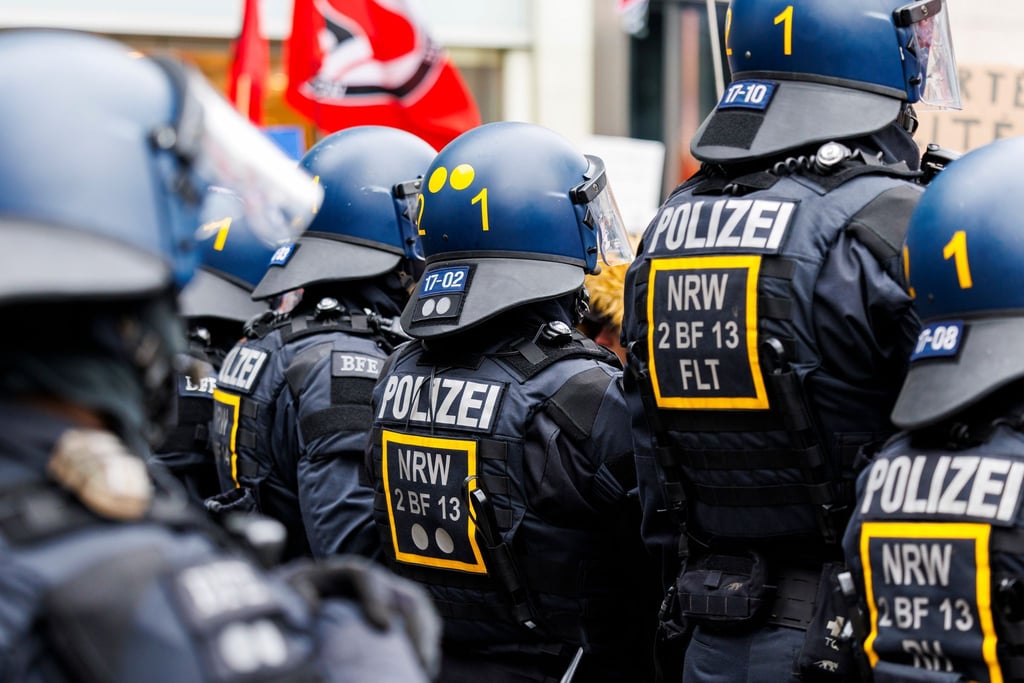 Tausende Demonstrieren In Düsseldorf Gegen Afd